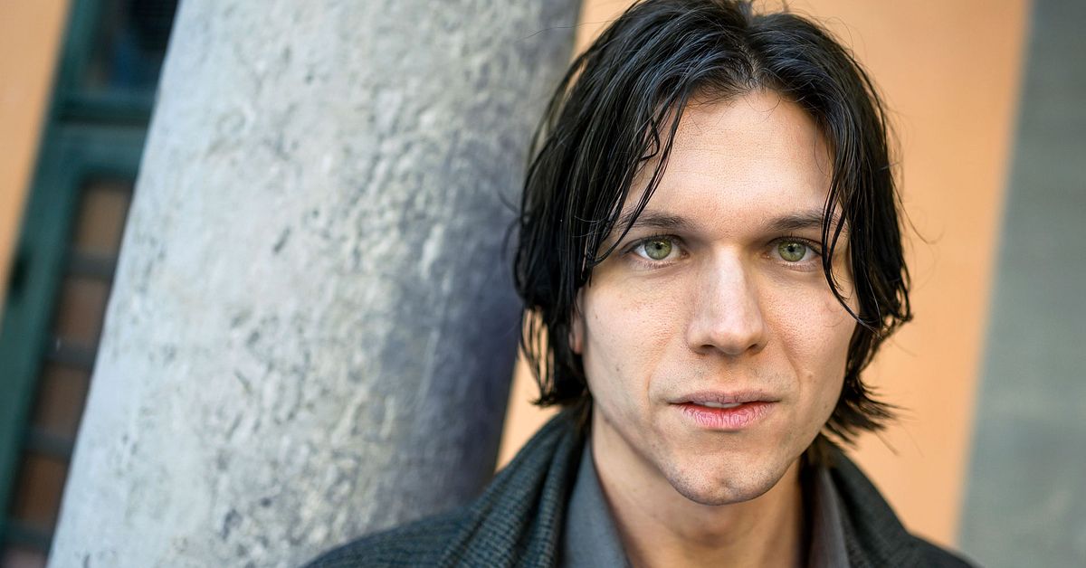 Recension: Hurula är rakare och bättre än någonsin tidigare | SVT Nyheter