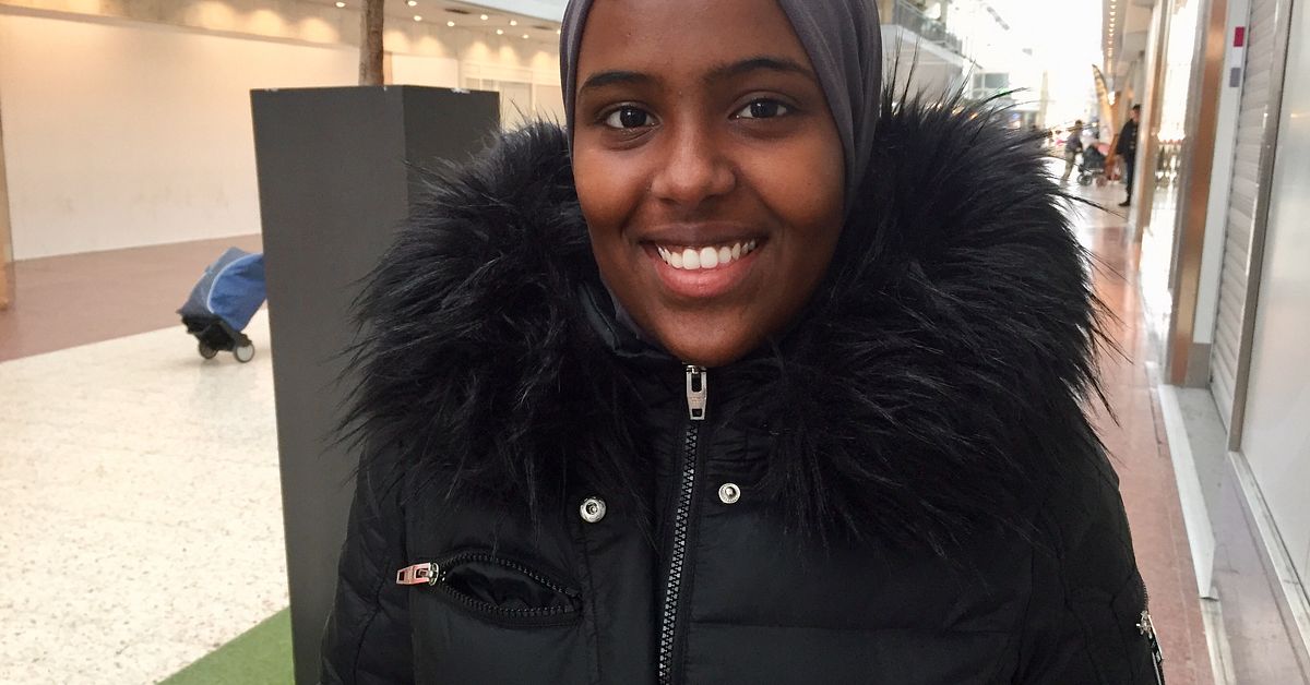 Halimo, 19, om slöjförslaget: ”Det angår inte dem” | SVT Nyheter