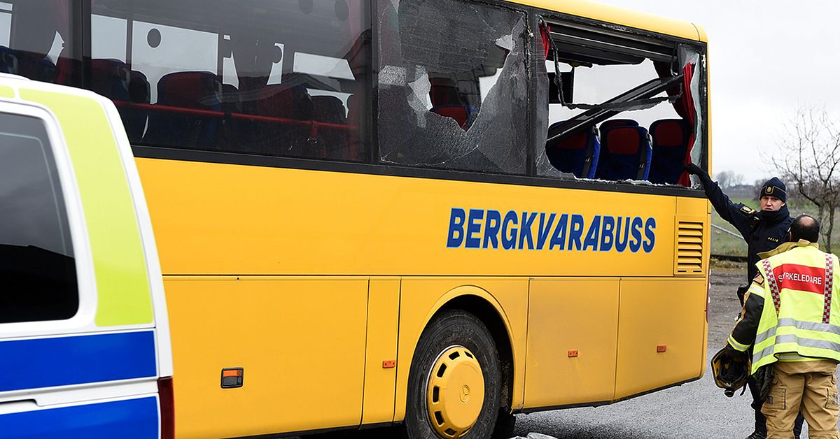 Olycka med skolbuss i Skillinge | SVT Nyheter