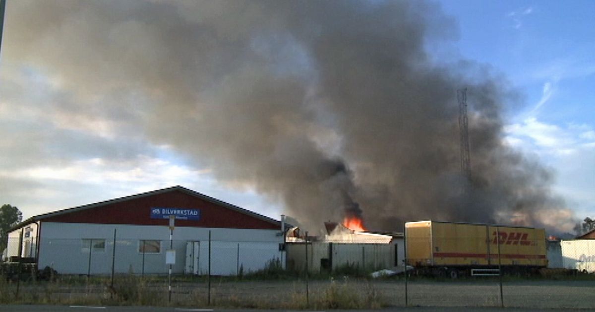 Industrilokal totalförstörd i brand | SVT Nyheter