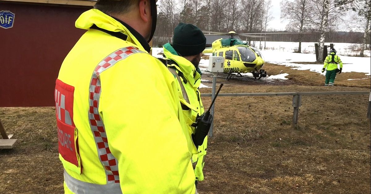 Person gick genom isen på sjön Öjen i Dalarna | SVT Nyheter