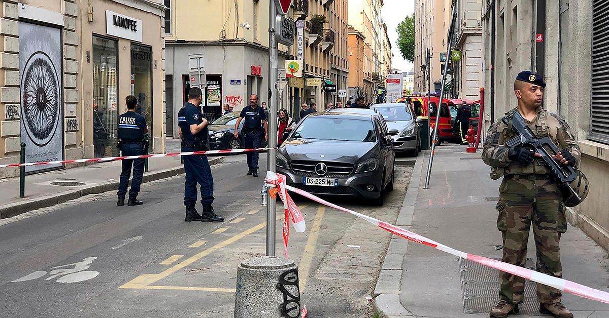 Bombare i Frankrike efterlyses på Twitter | SVT Nyheter