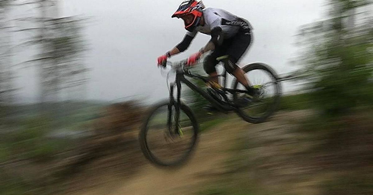 Terrängcyklarna tog över Östberget | SVT Nyheter