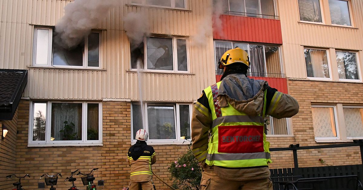Fullt utvecklad lägenhetsbrand i Malmö | SVT Nyheter
