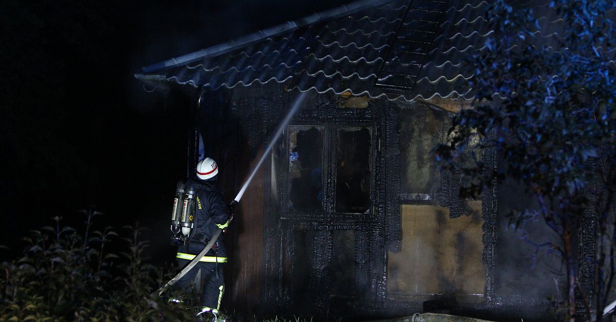 Brand i sommarstuga norr om Vaggeryd | SVT Nyheter