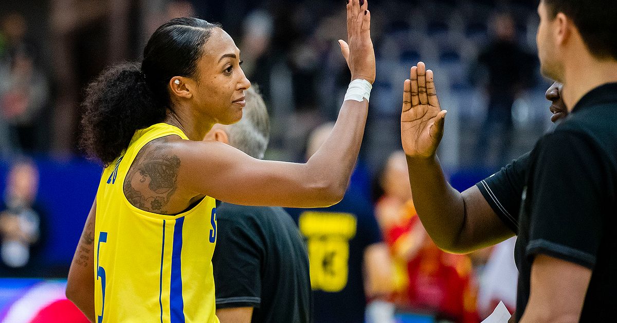 Basket: Se Kalis Loyds delikatess: ”Tror hon lärt sig” | SVT Sport