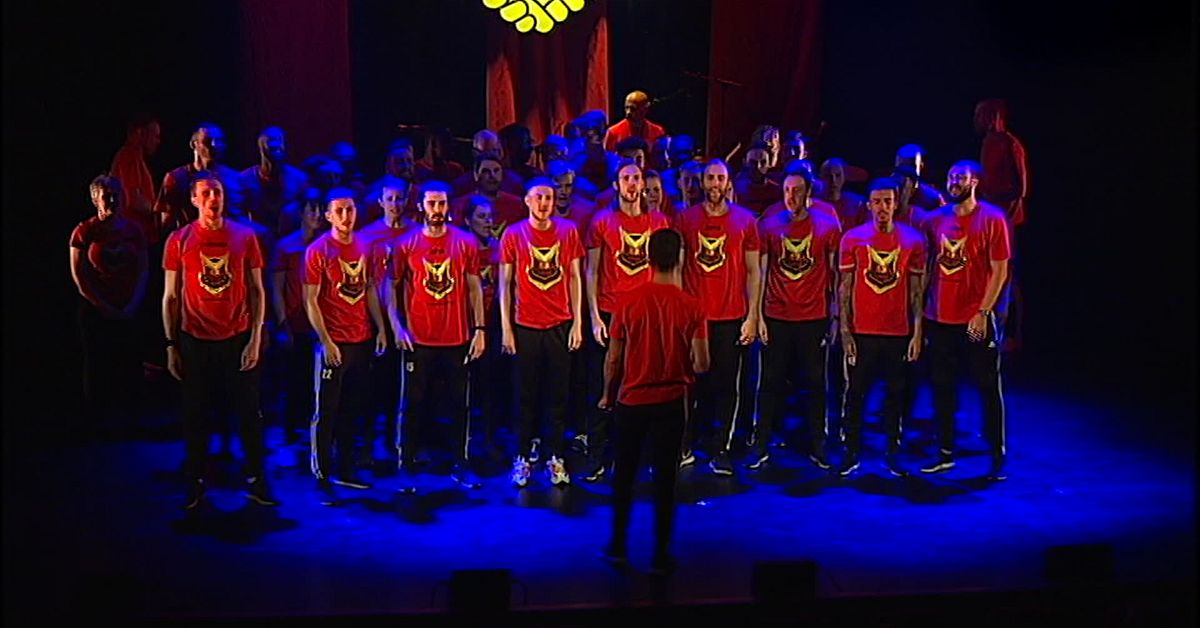 Jubel i salongen när ÖFK hyllade Falkarna | SVT Nyheter