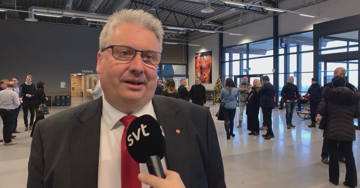 Flygplatsinvigning med celebert besök | SVT Nyheter