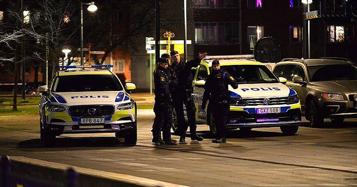 Tre gripna efter mordförsök utanför galleria | SVT Nyheter