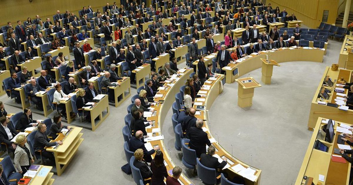 Jämnt mellan blocken före krisen | SVT Nyheter