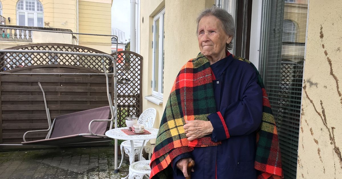 Elsa, 92, är en av dem som saknar internet | SVT Nyheter
