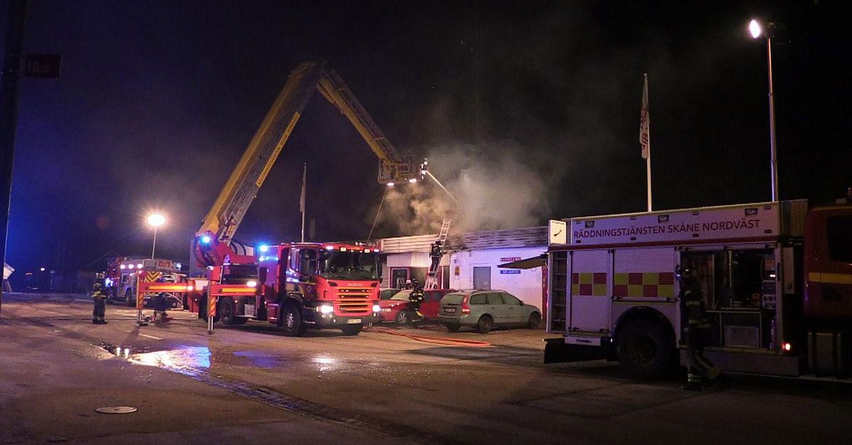Kraftig Brand I Bilfirma Svt Nyheter