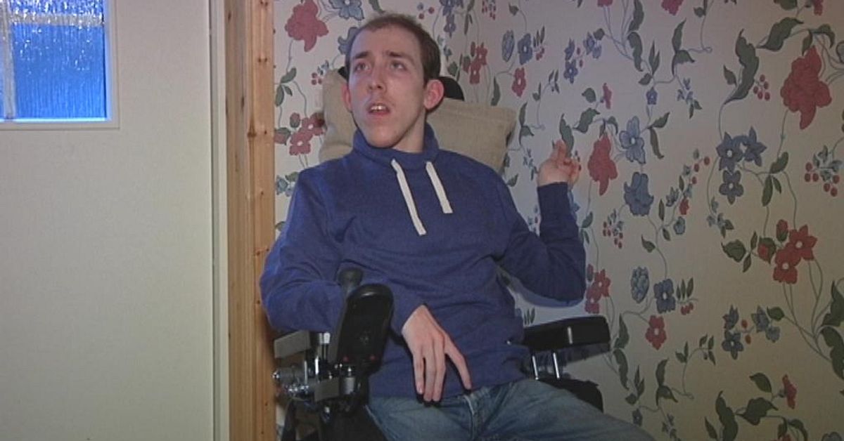 25-åriga Carl får vänta på färdtjänsten | SVT Nyheter