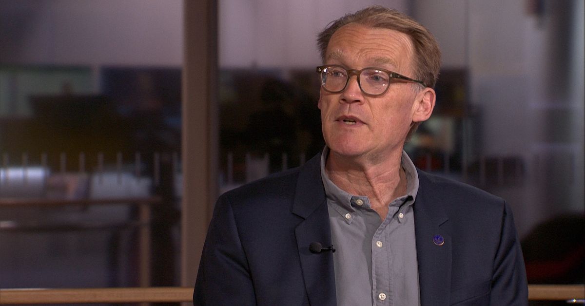 Överläkaren: ”Munskydd kan vara ett komplement” | SVT Nyheter