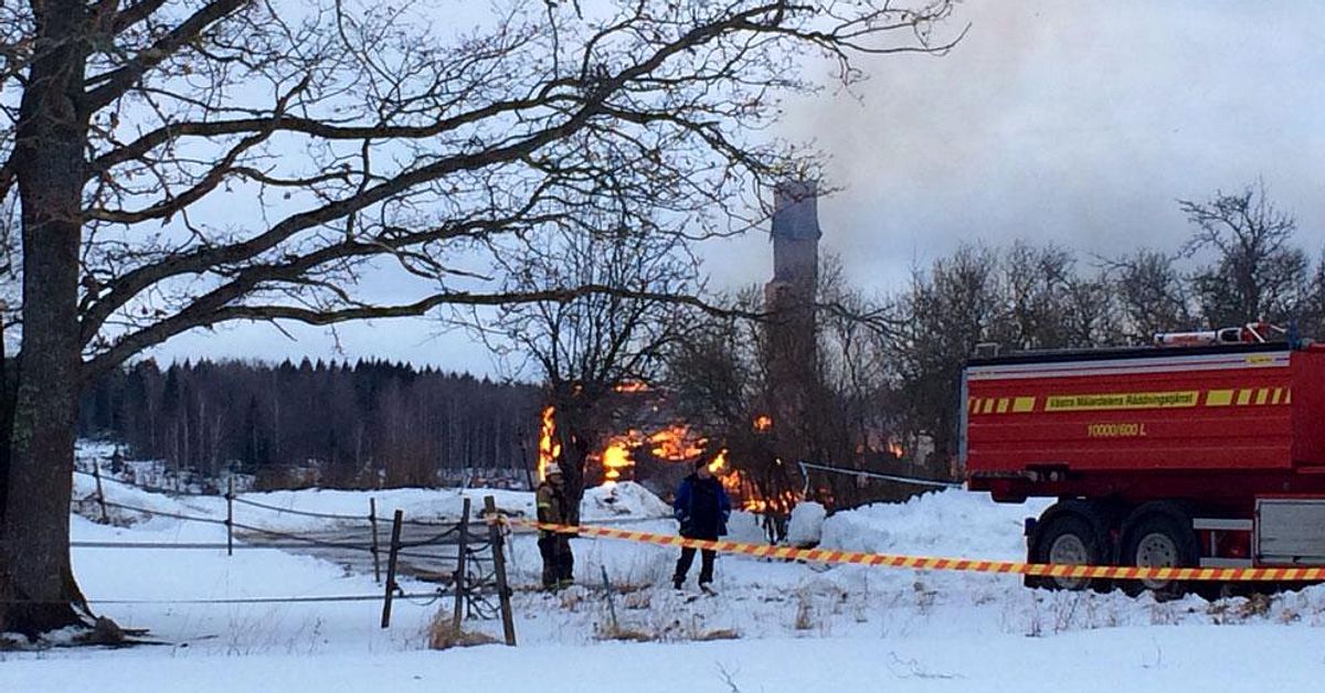 Två döda i kraftig villabrand | SVT Nyheter