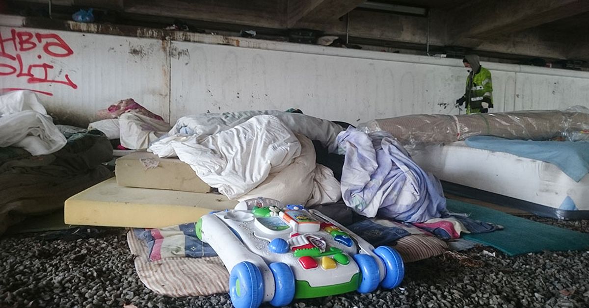 Idag åkte tiggarnas prylar till tippen | SVT Nyheter