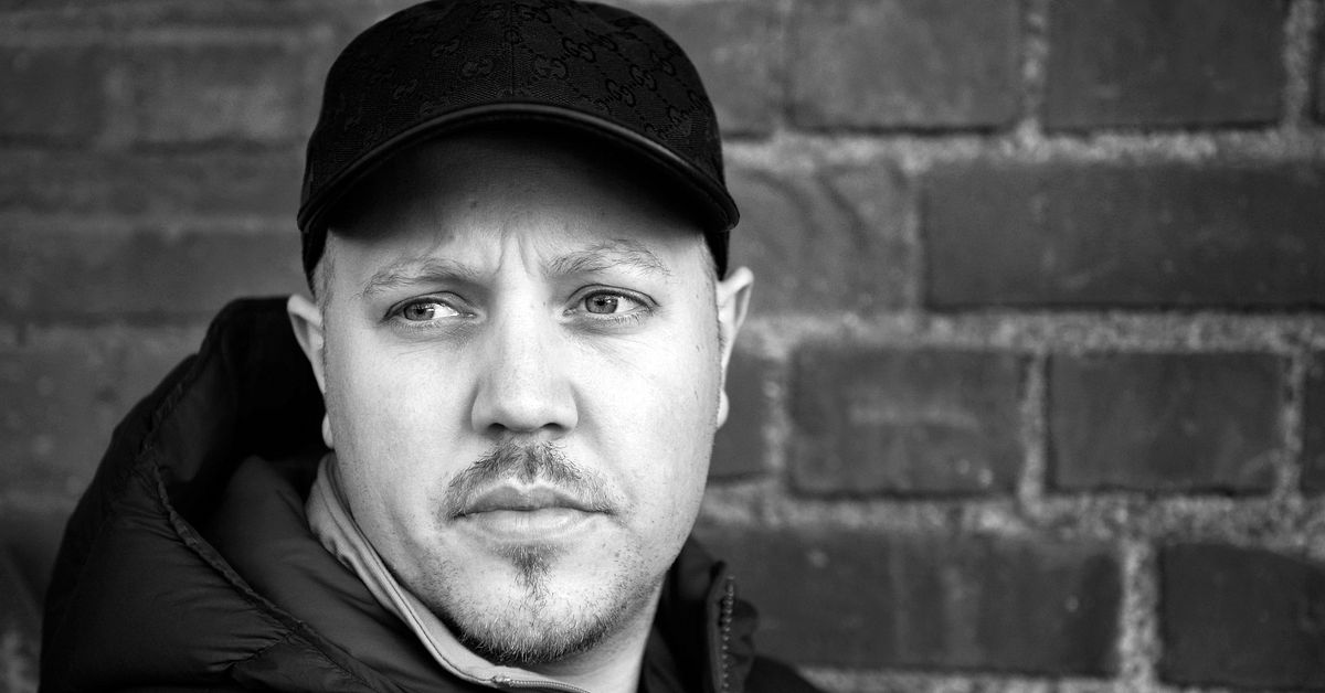 Sebbe Staxx är bokaktuell | SVT Nyheter