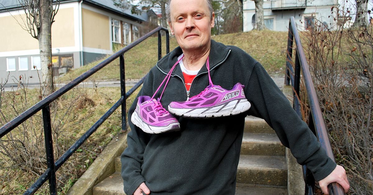 Han springer sitt 50:e maratonlopp – på hemmaplan | SVT Nyheter