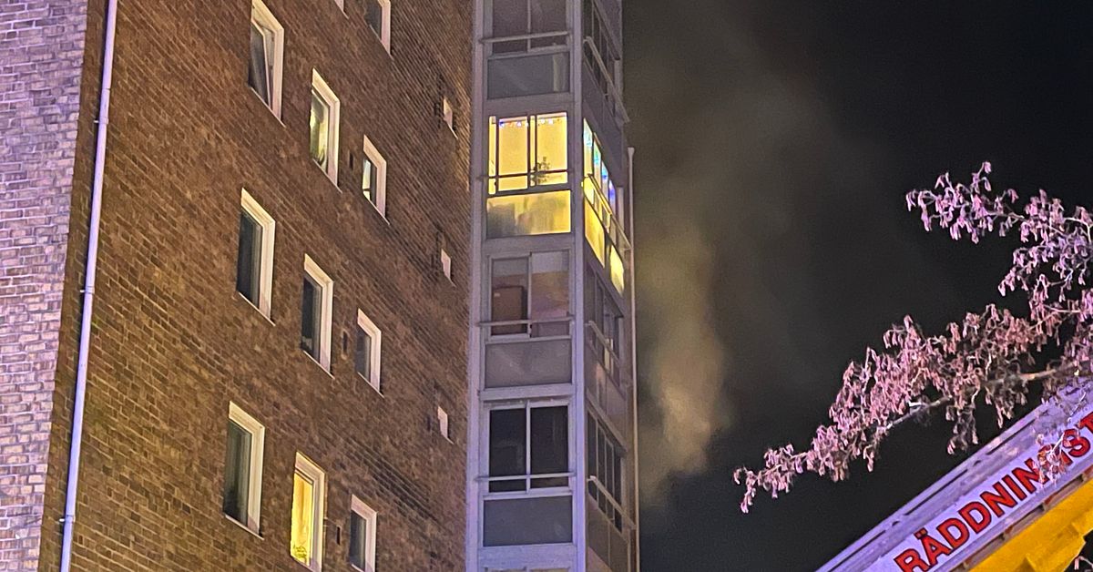 Kraftig rökutveckling efter brand i lägenhet i Trelleborg | SVT Nyheter
