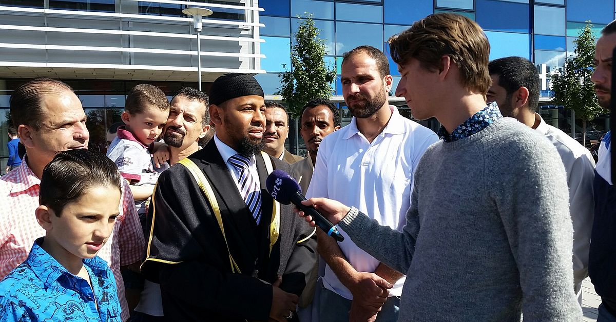 Akut lokalbrist för Halmstad moské | SVT Nyheter