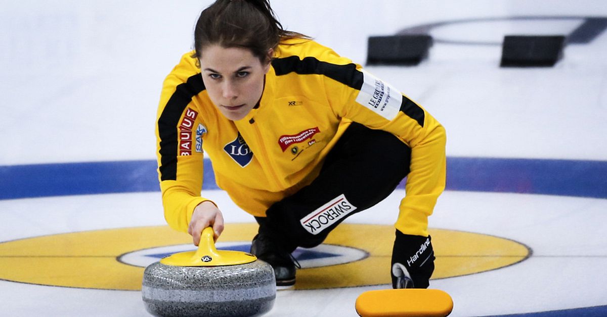 Curling: Sverige OS-klart efter säker seger i curling-VM | SVT Sport