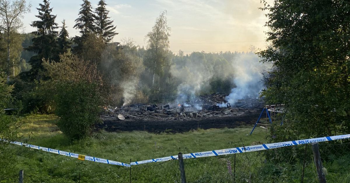 Kraftig villabrand i Danholn – spred sig till garage | SVT Nyheter