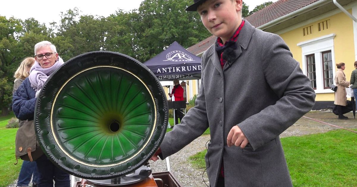 Mika, 12, fick en high five av Antikrundans expert | SVT Nyheter