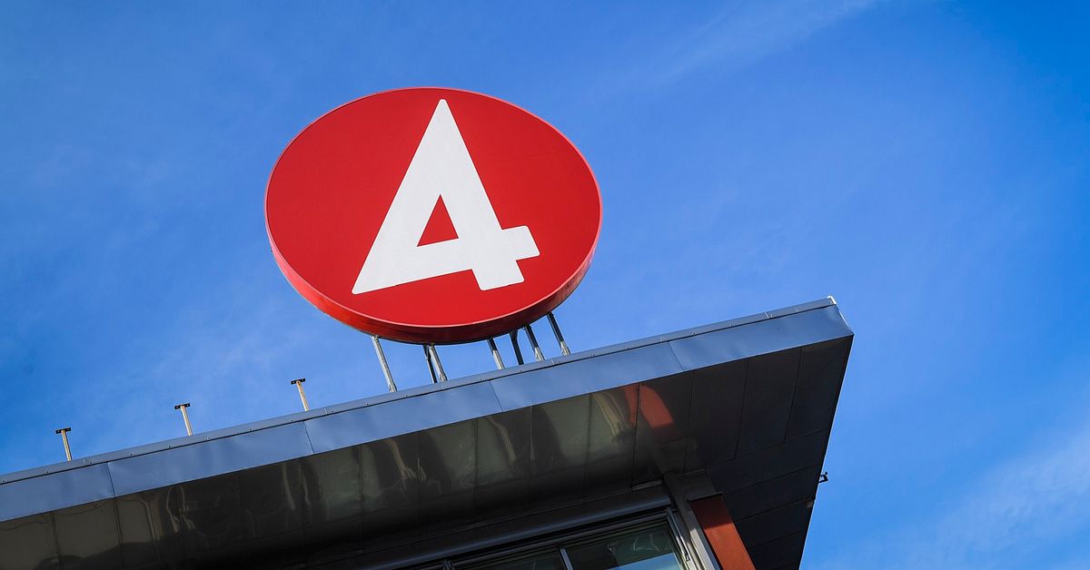 TV4 avbryter samarbete med manlig programledare | SVT Nyheter