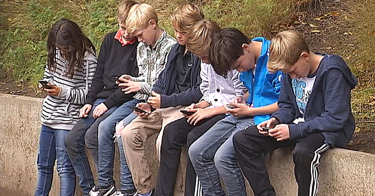 Dataspel och mobiler – hur påverkas unga? | SVT Nyheter