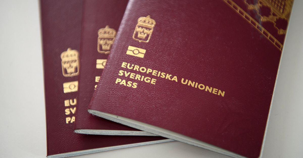 Långa väntetider för att få pass hos polisen i länet | SVT Nyheter