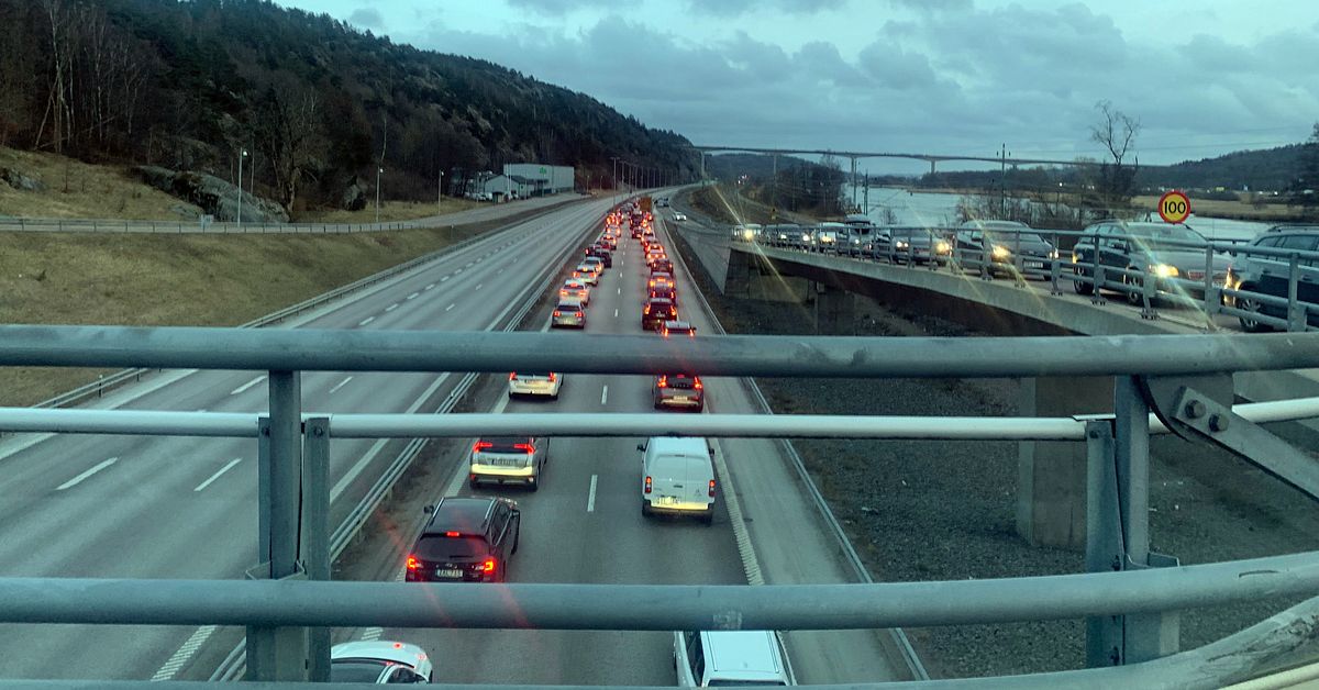 Stora trafikstörningar kring Angeredsbron | SVT Nyheter