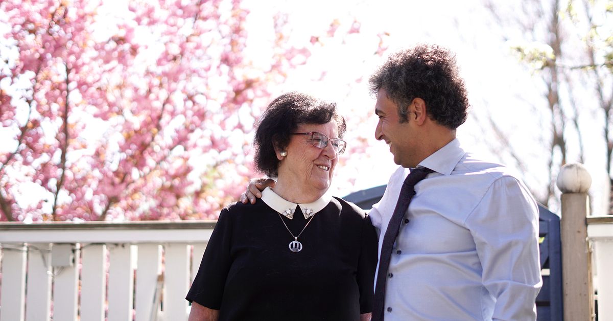 Premiär för dokumentären om Ulla och Hamzehs kärlekssaga | SVT Nyheter