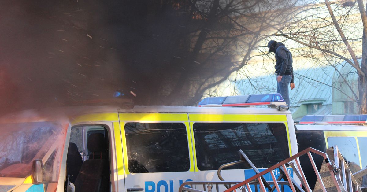 Sex Män åtalas För Brott Under Upploppen I Sveaparken Svt Nyheter