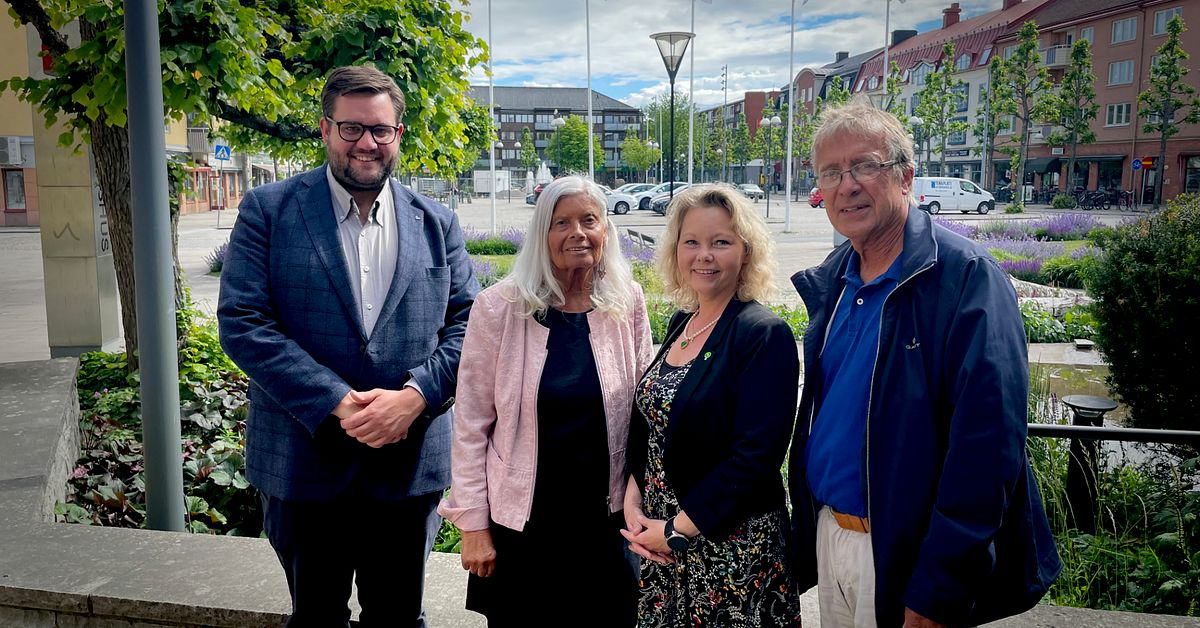 Oppositionen presenterar gemensam valplattform i Kumla | SVT Nyheter