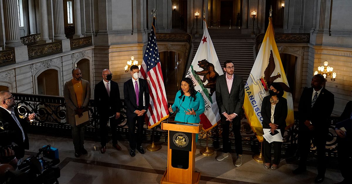 Staden utlyser nödläge efter spridningen av apkoppor | SVT Nyheter