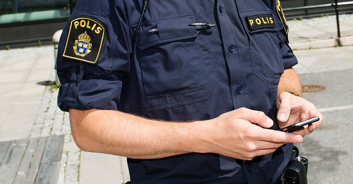 Polis lade ut annans pass på Instagram – åtalas | SVT Nyheter