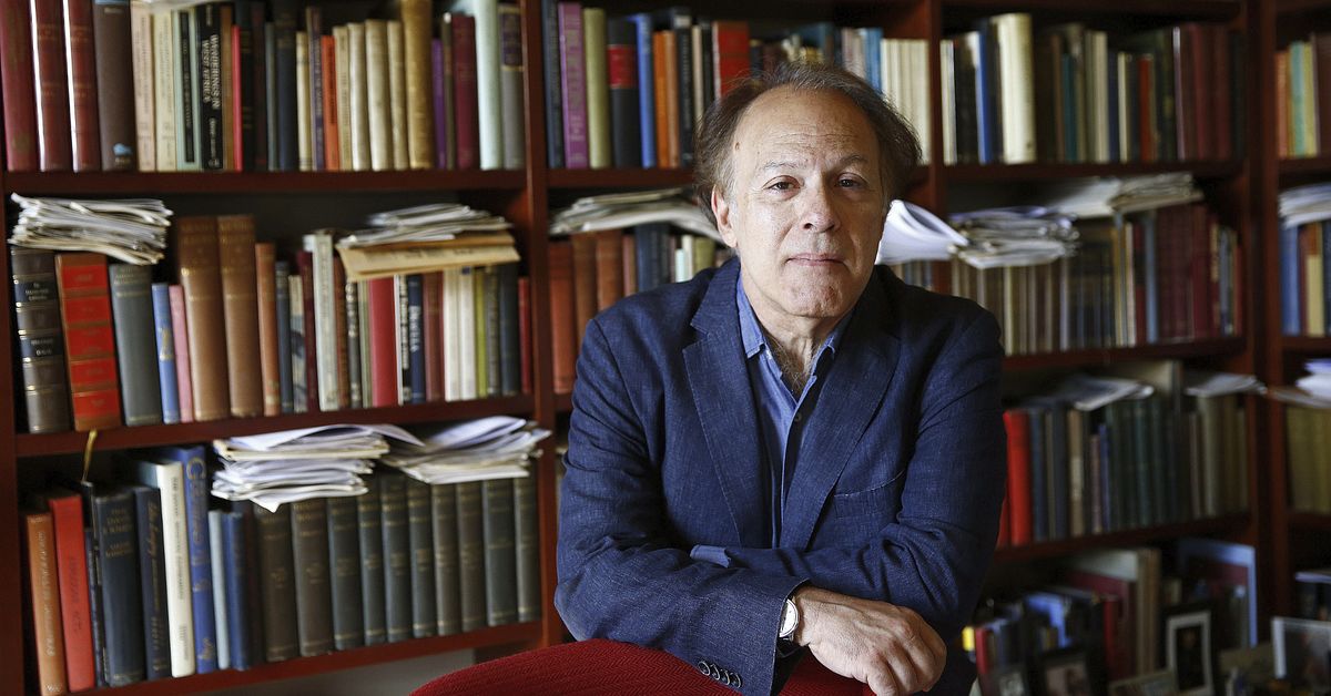 Spanske författaren Javier Marías död | SVT Nyheter