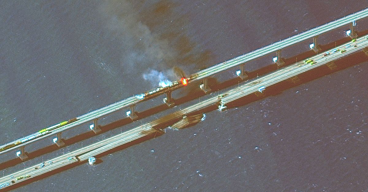 Satellitbilder visar skadorna på Krimbron | SVT Nyheter