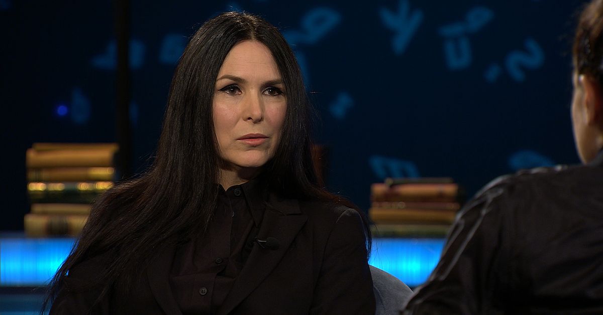 Nina Hemmingsson gör romandebut: ”Jakten på kärlek leder oss fel” | SVT ...