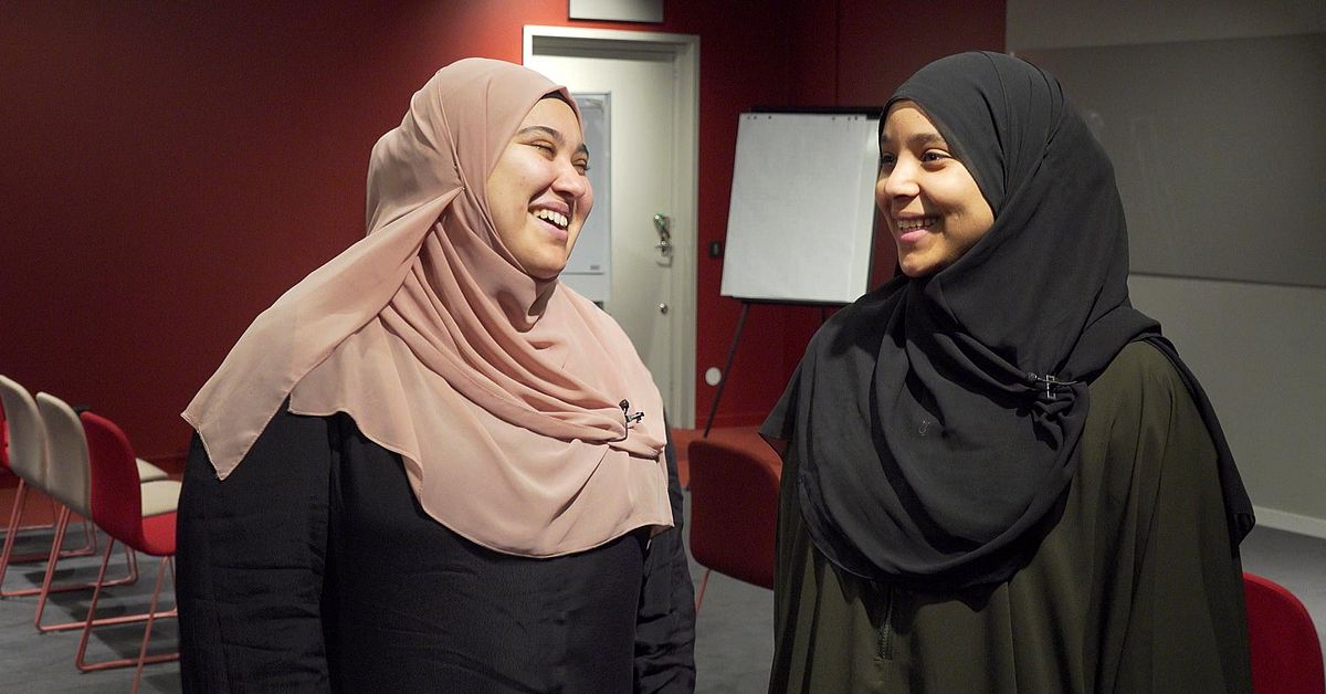 Safae Berrahmoune och Hiba Adem gjorde succé i Draknästet | SVT Nyheter