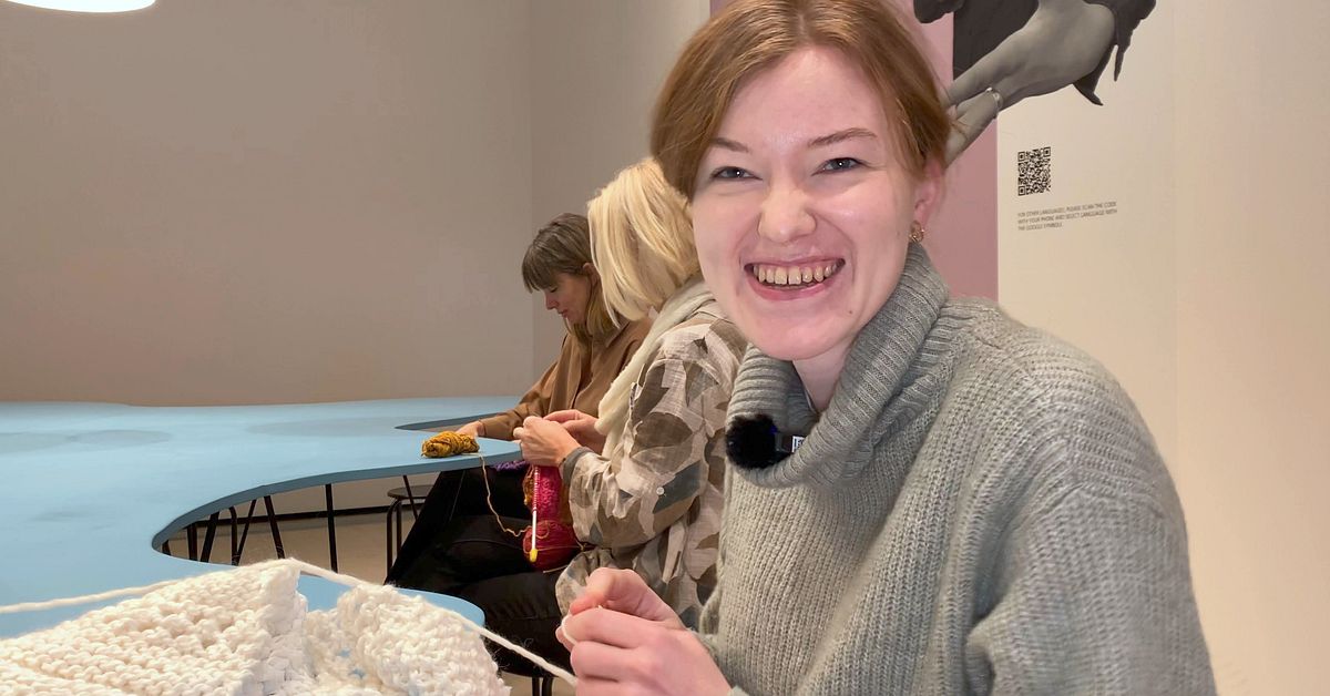 Stickaren Mia Sundbom i Skellefteå om stickad tröja som årets julklapp ...