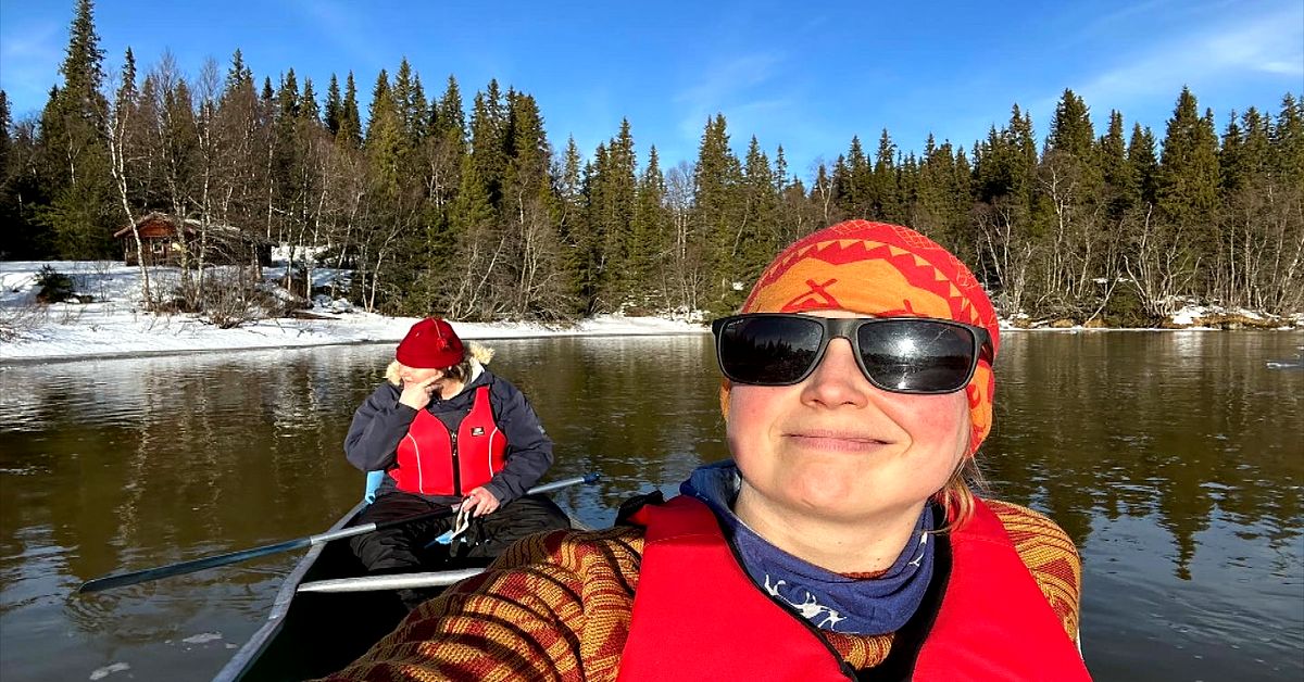 Paddlar kanot på den istäckta älven: ”Vi anpassar oss” | SVT Nyheter Paddlar kanot på den istäckta älven: ”Vi anpassar oss” | SVT Nyheter