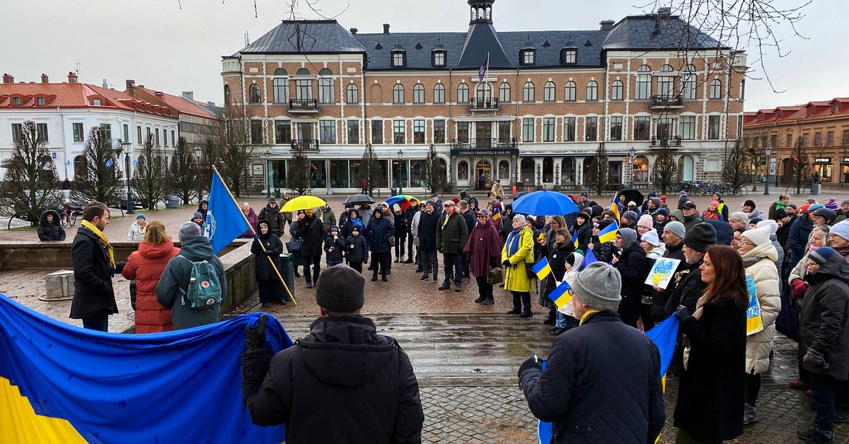 Varberg för Ukraina manifesterar igen på årsdagen av den fullskaliga ...