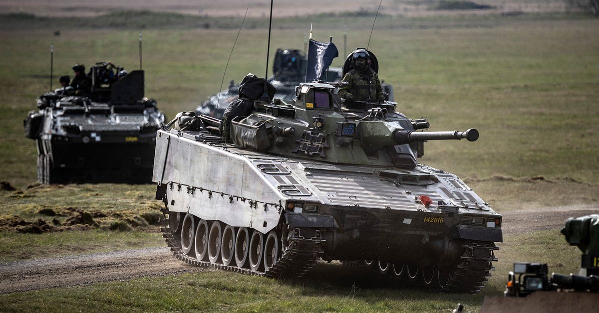 Tjeckien köper svenska stridsfordon för 22 miljarder | SVT Nyheter