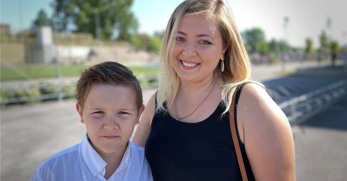 Ivan från Ukraina går på sin första skolavslutning | SVT Nyheter