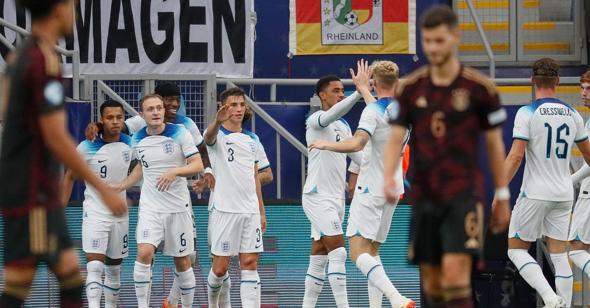 Fotboll: Fiasko för Tyskland – utslaget i gruppspelet i U21-EM efter förlust mot England | SVT Sport