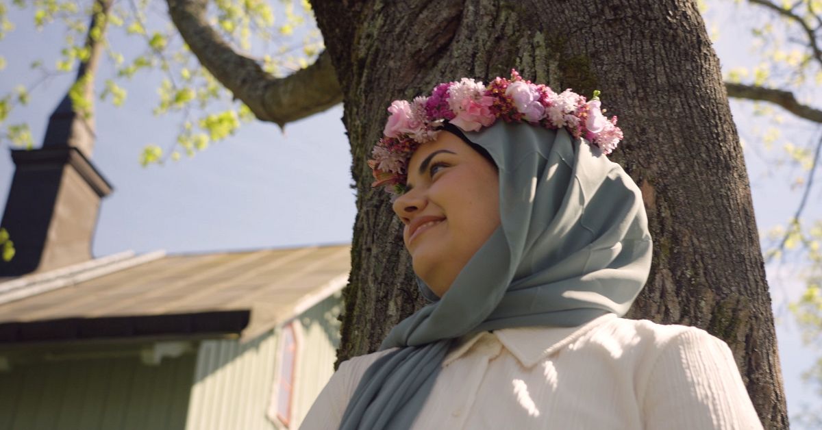 Författardrömmen gick i uppfyllelse – nu sommarpratar Nora Khalil om resan dit | SVT Nyheter