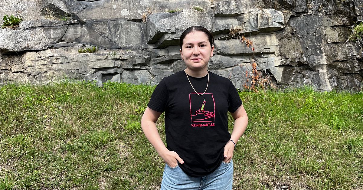 Ovanliga sommarjobbet: Lisa lär ut om kemikalier | SVT Nyheter