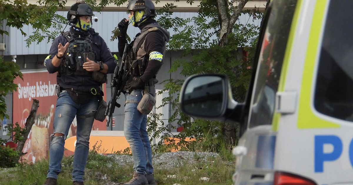 Allvarligt Skadad Man Hittad I Trapphus I Haninge Tre Personer