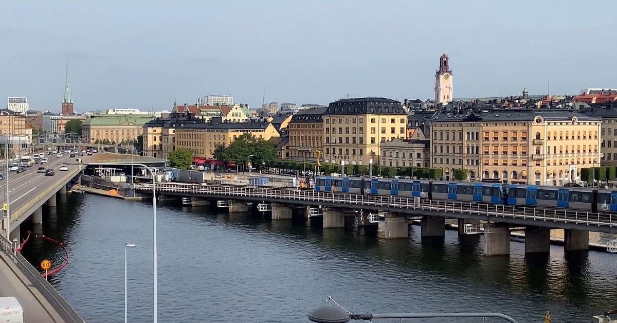 Osäker framtid för cykelbron vid Slussen – byggstoppet kostar en miljon ...